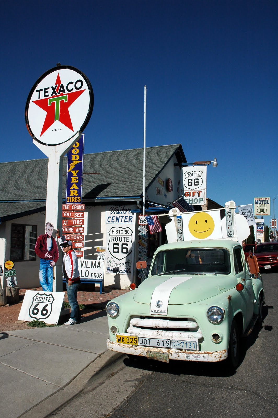 MR. HALL'S AMERICAN HISTORY CLASS: Route 66 MR. HALL'S AMERICAN HISTORY CLASS: Route 66