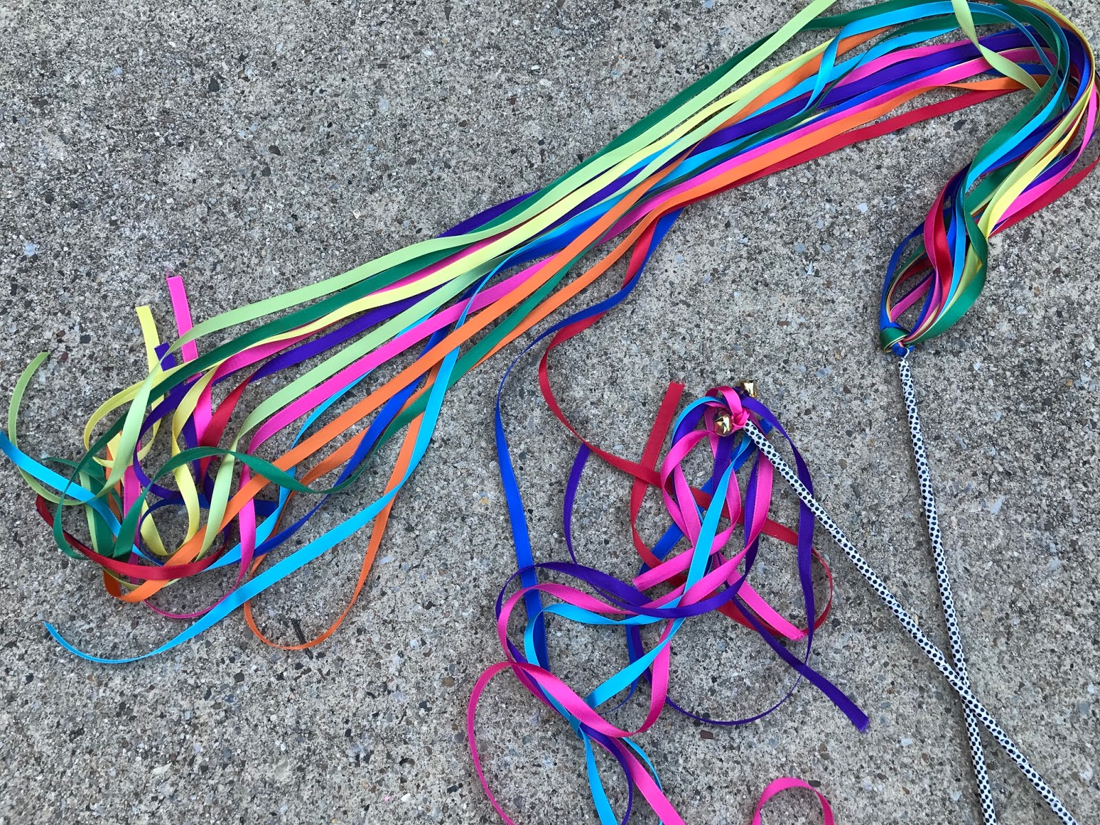 Momfessionals: Easy Ribbon Wands