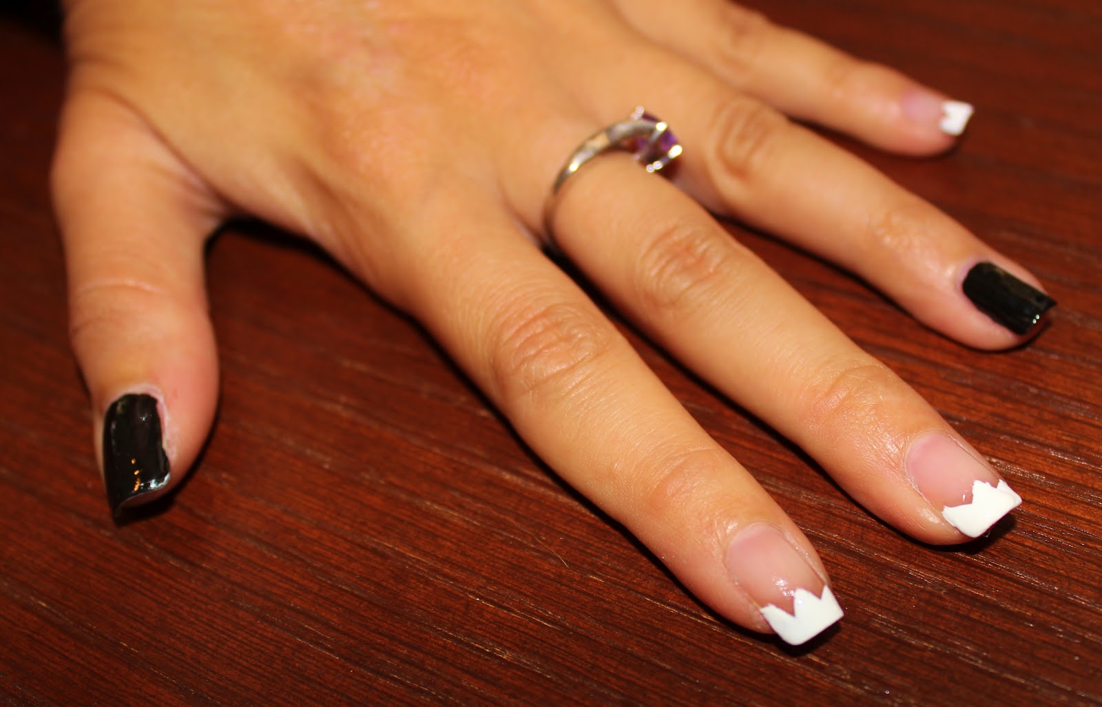 Simple Nail Art for Newbies: Pirate / Skull & Crossbone Nails