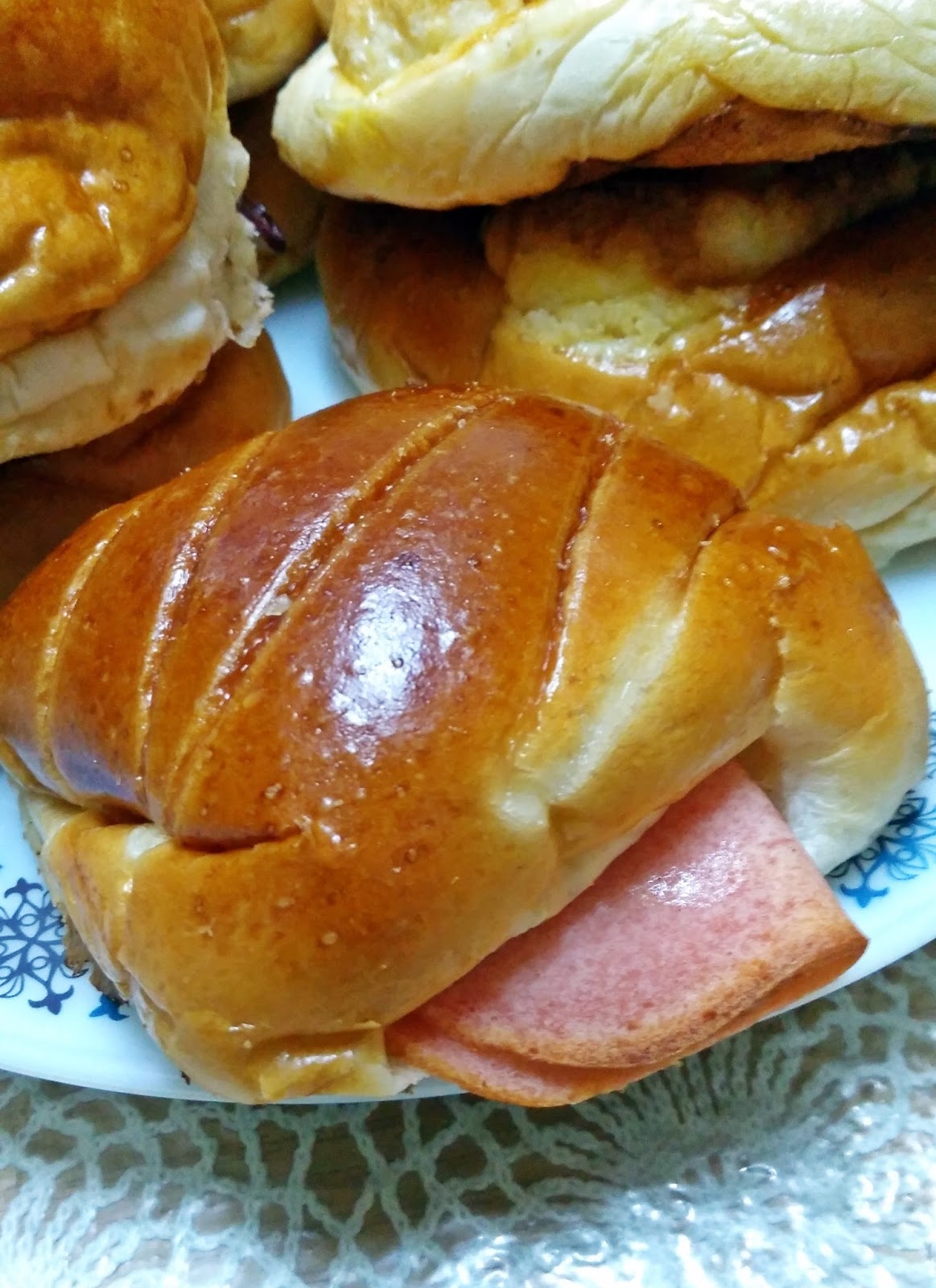 Venoth's Culinary Adventures: Kedai Roti Happy Happy Bread Bakery ...