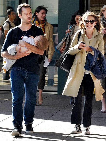 The Flats Blog: Natalie Portman in black Converse