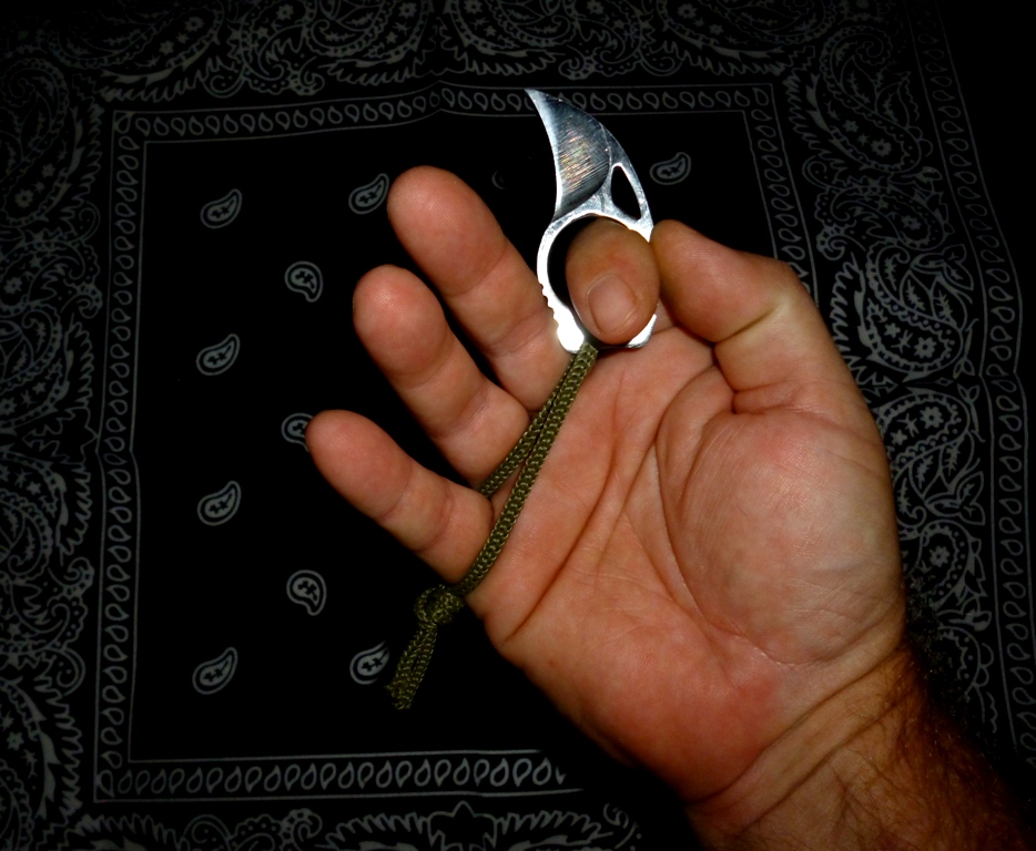 Knife Collector: Finger Claw