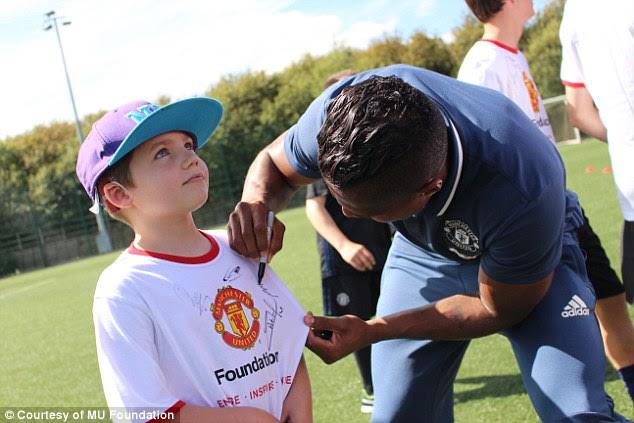 Aww! Man U players surprise physically/neurologi?cally challenged ...