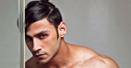 Shirtless Bollywood Men: Hot buff Indian male model