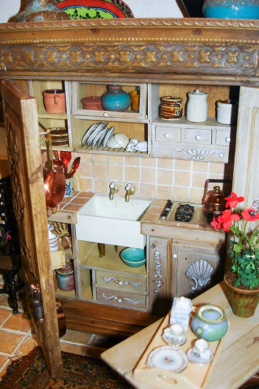 Good Sam Showcase of Miniatures: Exhibit: Kitchen in a Cupboard