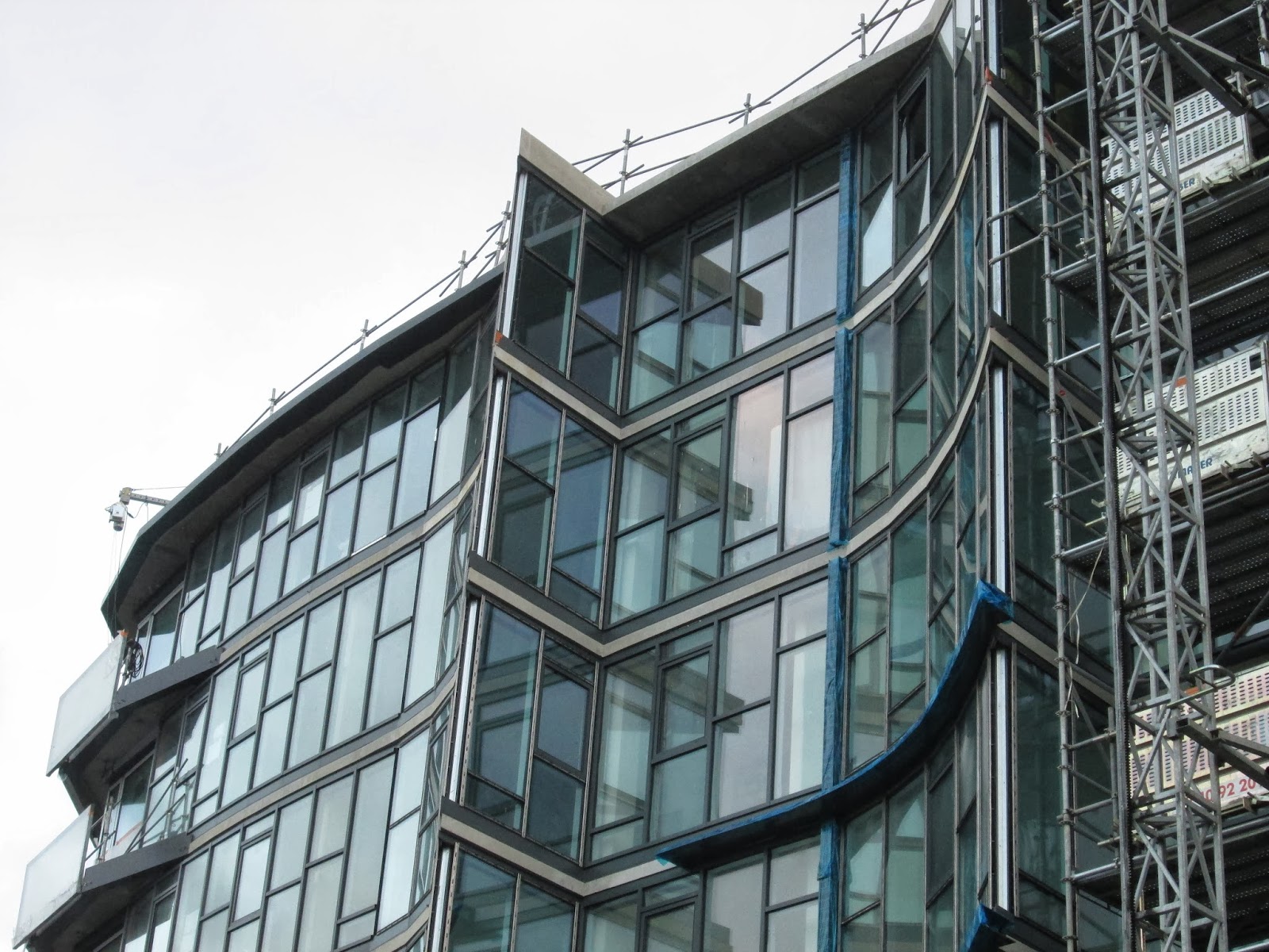 EntreVoir: Jean Nouvel - l'immeuble Cap Mail - Rennes suite ...