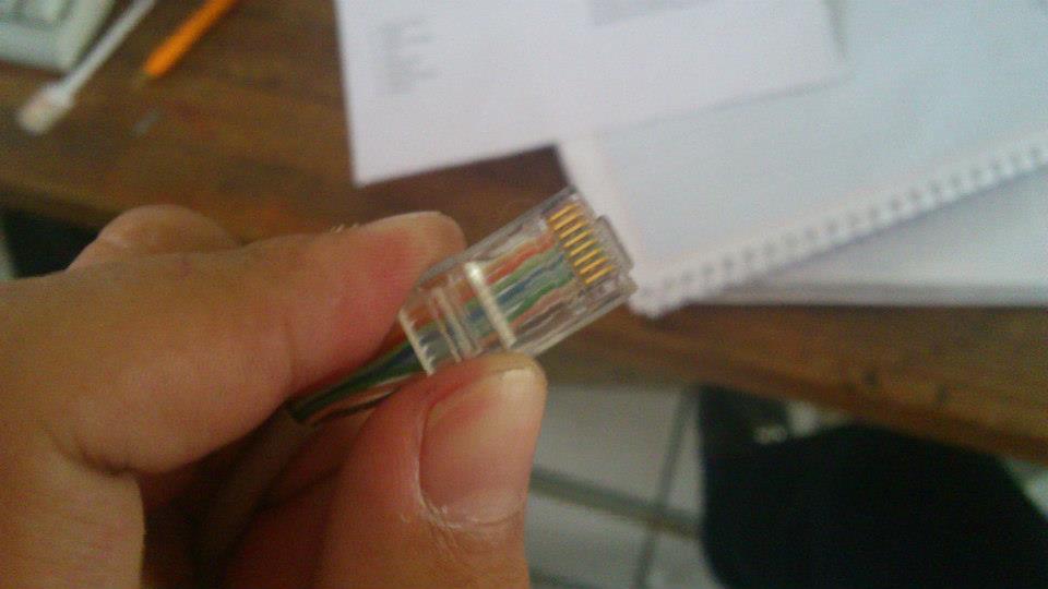 Construccion De Una Red De Area Local: Como Ponchar un Cable Directo