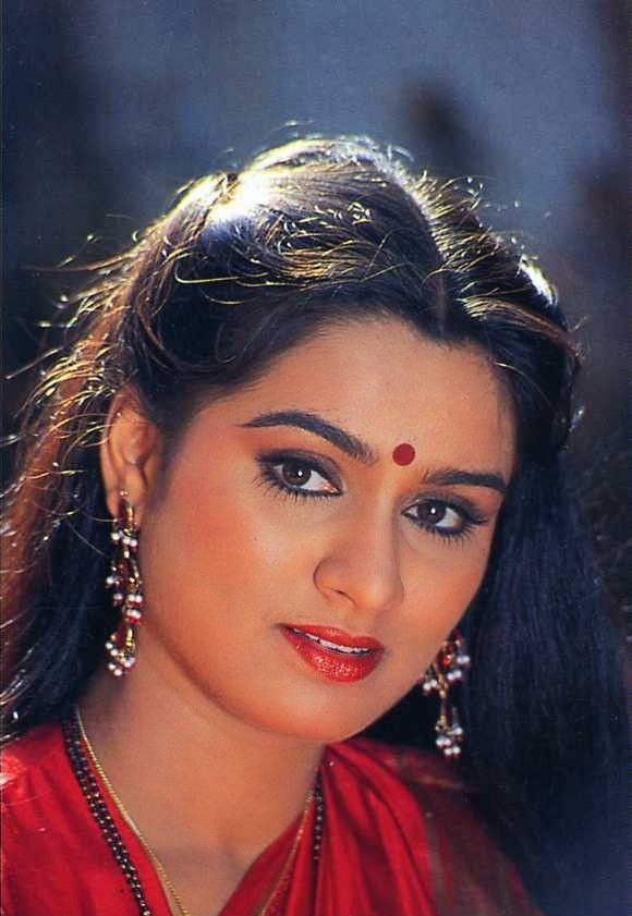 Padmini Kolhapure Latest Updates, Hd Images, News, Family Today Updates ...