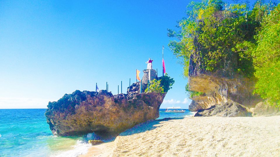 Diary of a Creative Chique: TANGKAAN BEACH RESORT: A Rocky Paradise