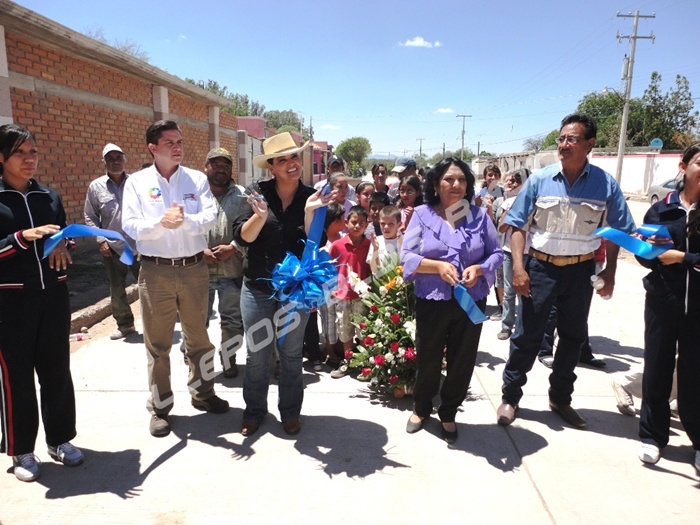 Muleros Blog Radio: Inauguran Calle Pavimentada en Lauro del Villar ...