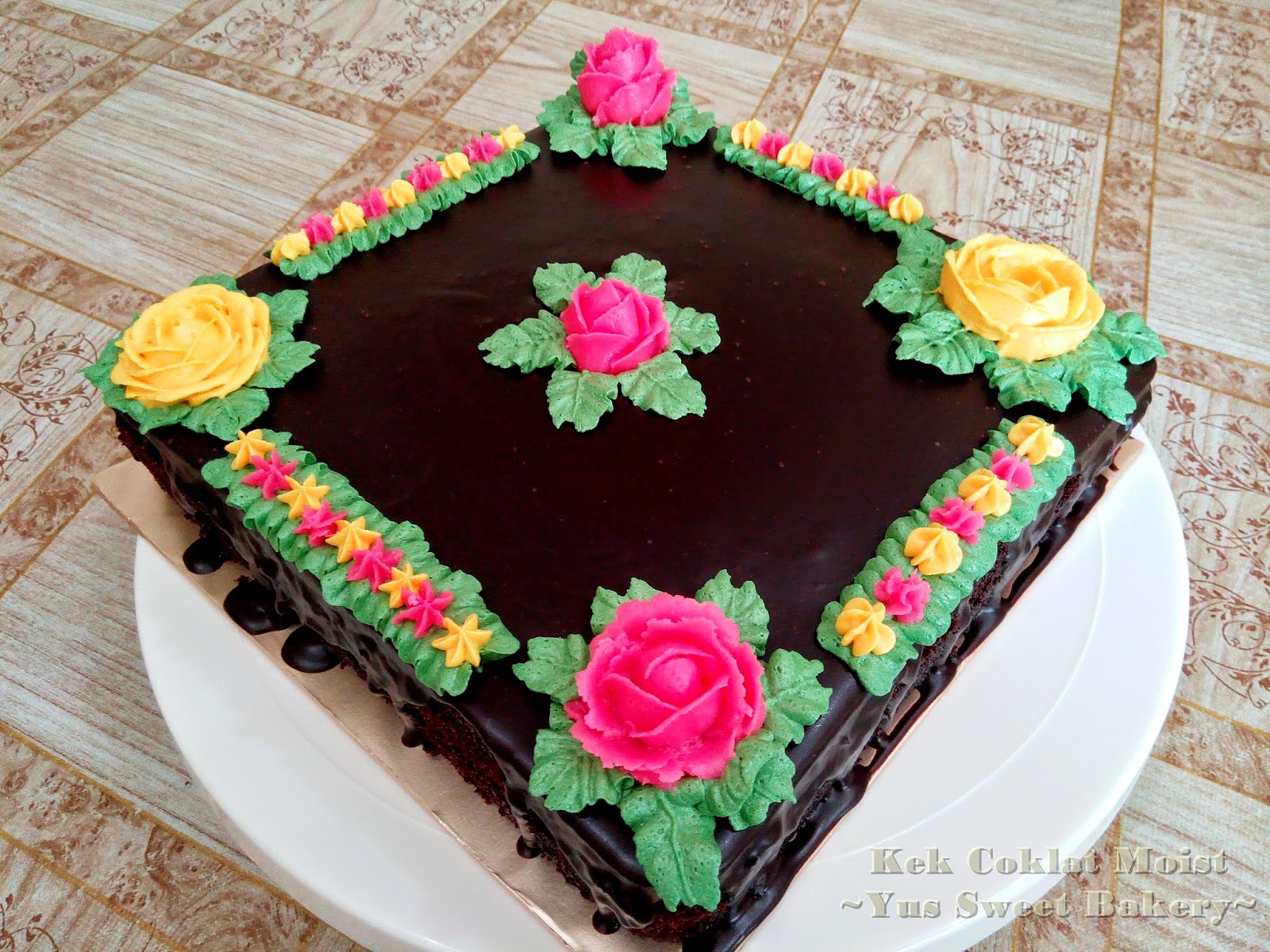 Yus Sweet Bakery: Tempahan Kek Batik dan Kek Coklat Moist