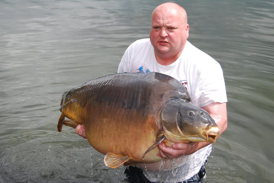 Record karper Abbey Lakes naar ruim 97lb