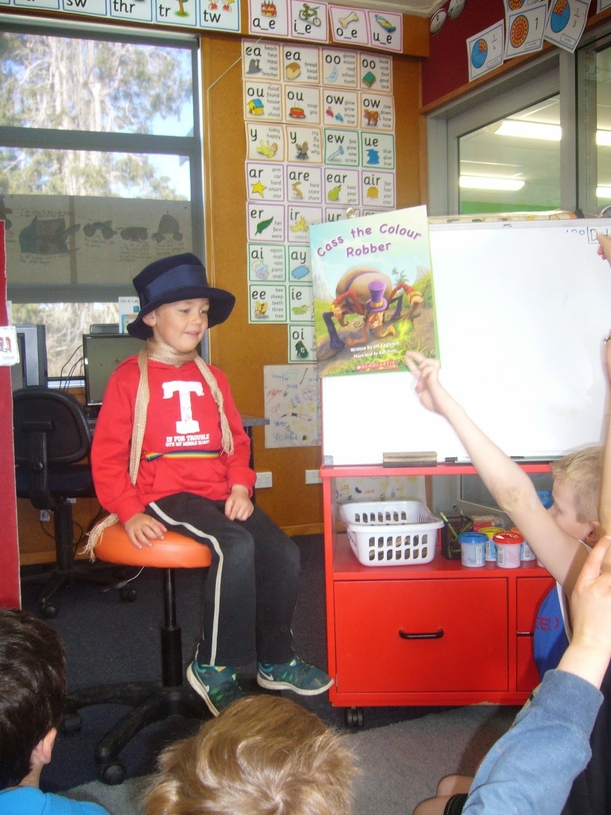 Romahapa Junior Room: Cass the Colour Robber