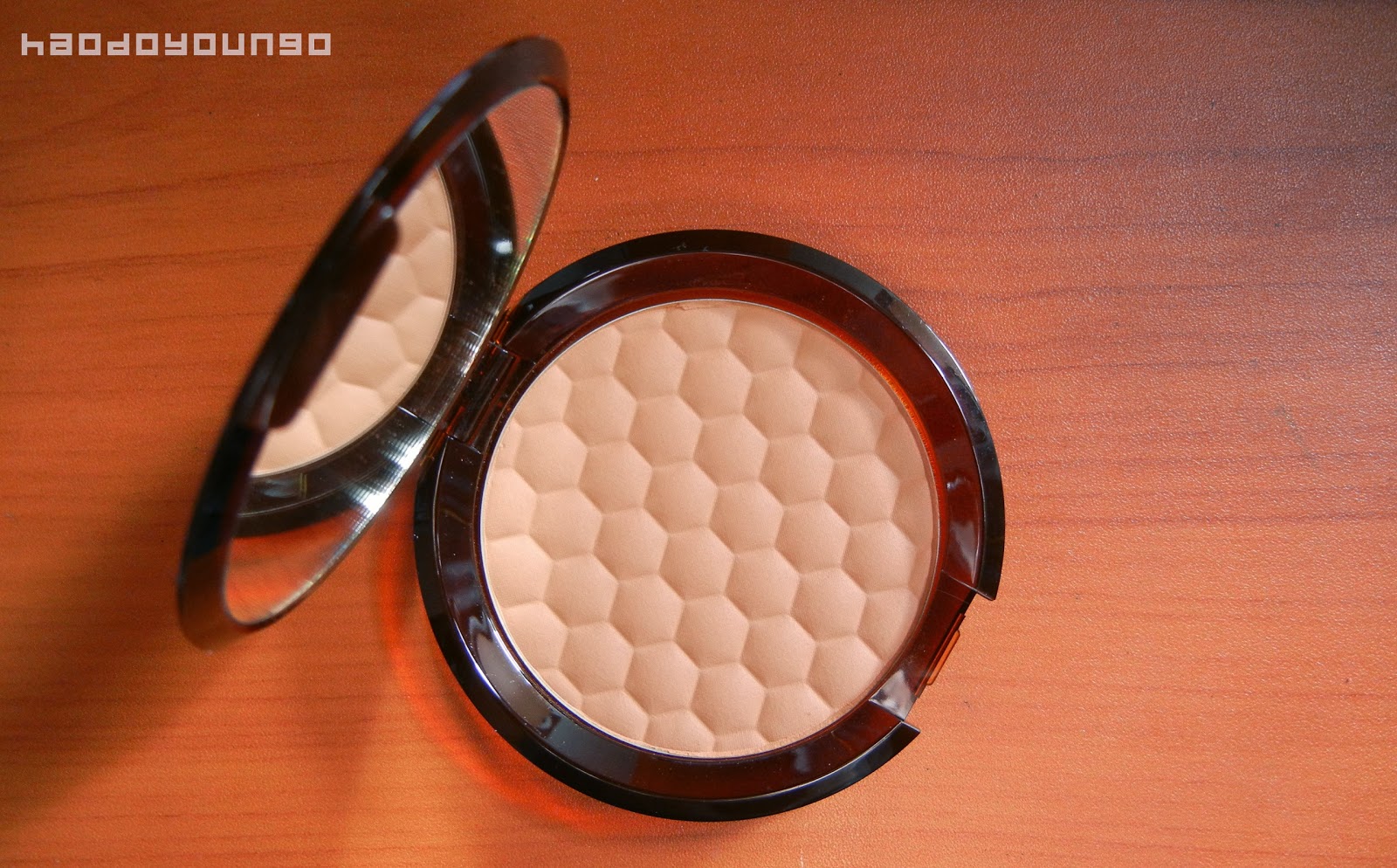 Review & Swatches: The Body Shop Honey Bronze Bronzing Powder in 04 ...