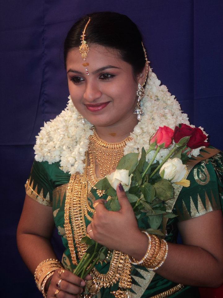 Malayalam Serial Actress Souparnika Marriage Photos