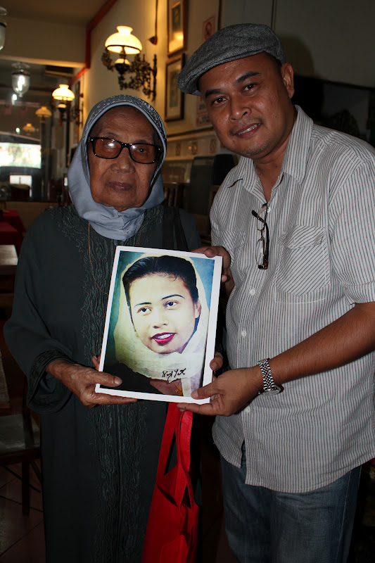 IPOH STATION ANTIQUE CAFE: NENG YATIMAH & HASHIMAH YON