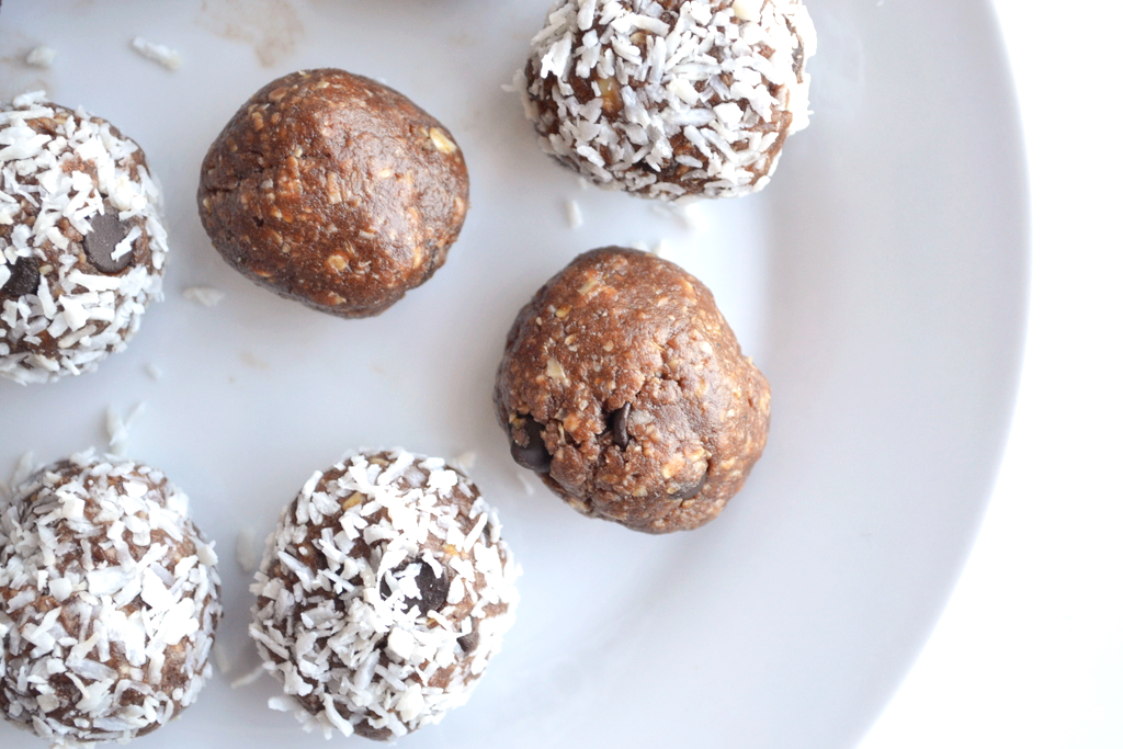 Pre-Workout Treat: Chocolate and Peanut Protein Energy Balls | Pretty ...
