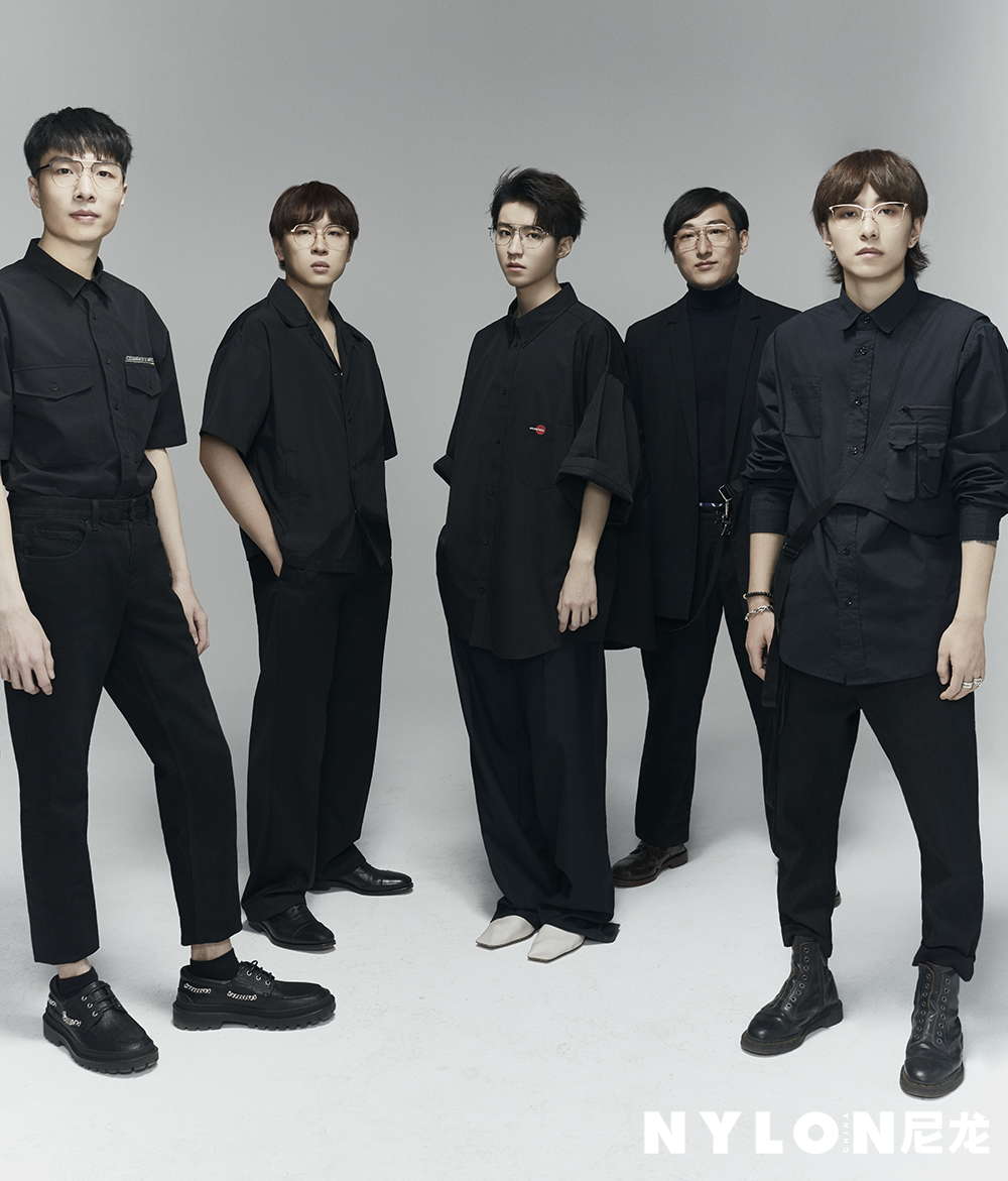 Karry Wang para NYLON Magazine China Mayo 2020