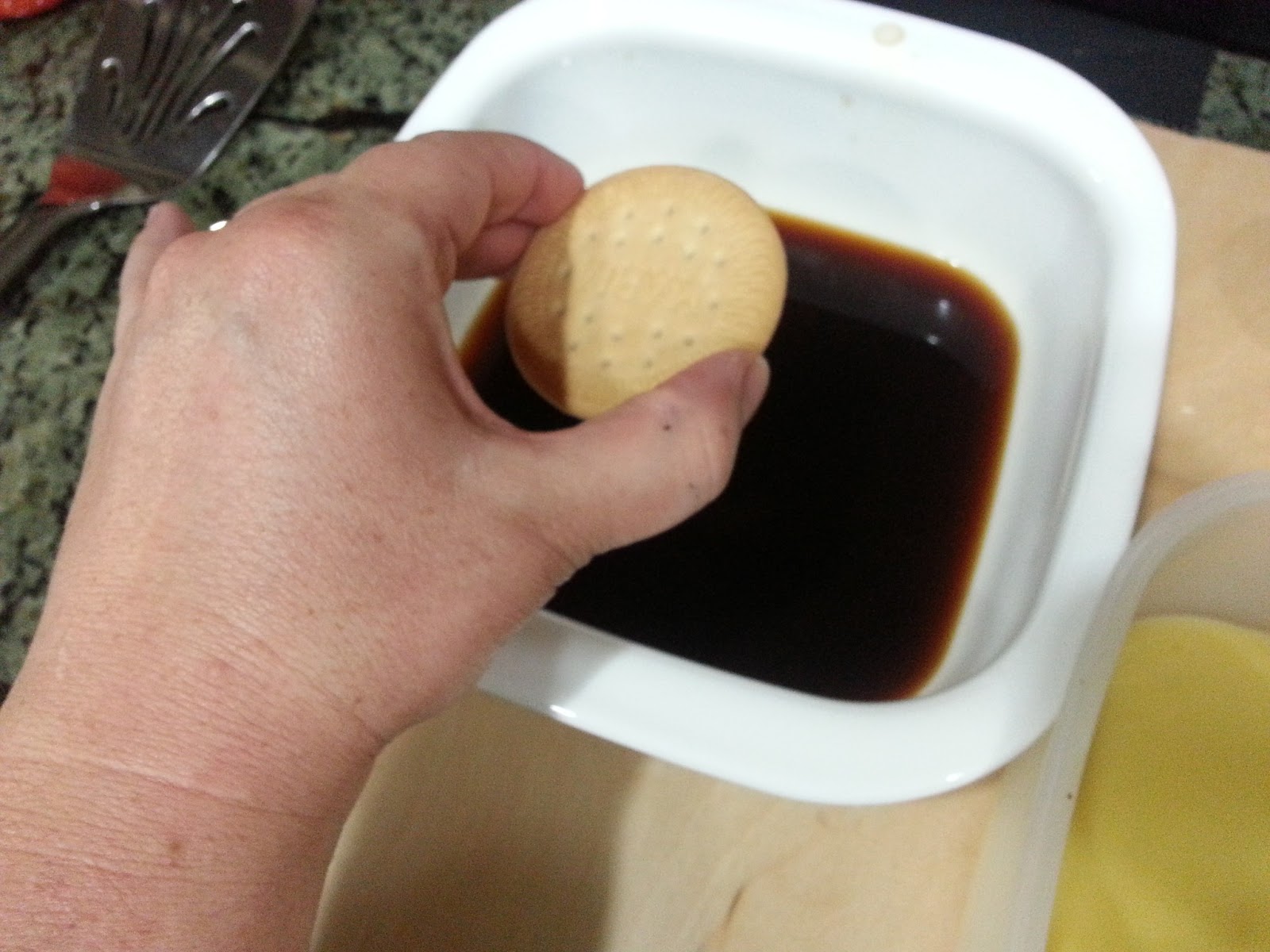 Allie's Kitchen: Doce De Bolacha Tutorial