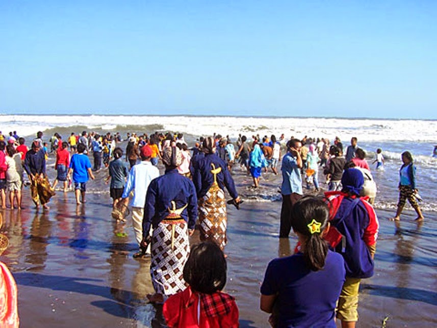 Pantai Parangkusumo, Keseruan Pantai Yogyakarta - PIKNIK ASYIK