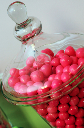 Setting the Mood: PINK & GREEN CANDY BUFFET