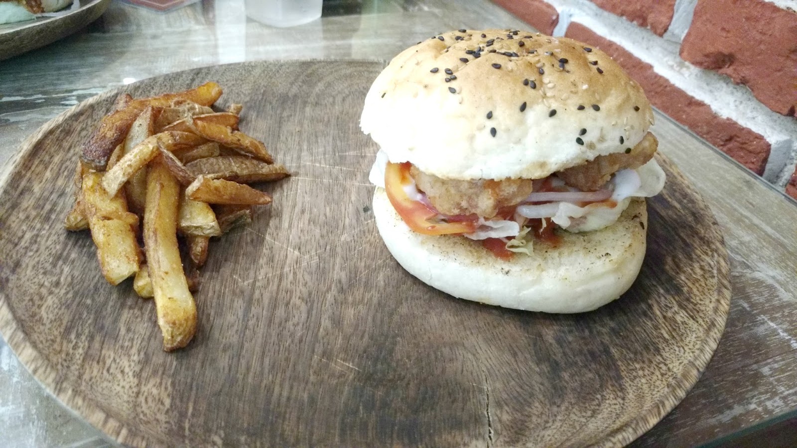 Food Review: Frisbees.. The Burger Peddler!