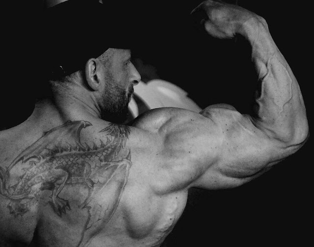 Muscle Lover: German bodybuilder Steffen Gerhard