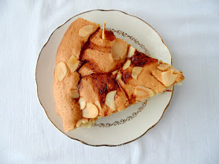 GATEAU GAGA - Love cakes: Gâteau à l'amande et à la confiture d'abricot