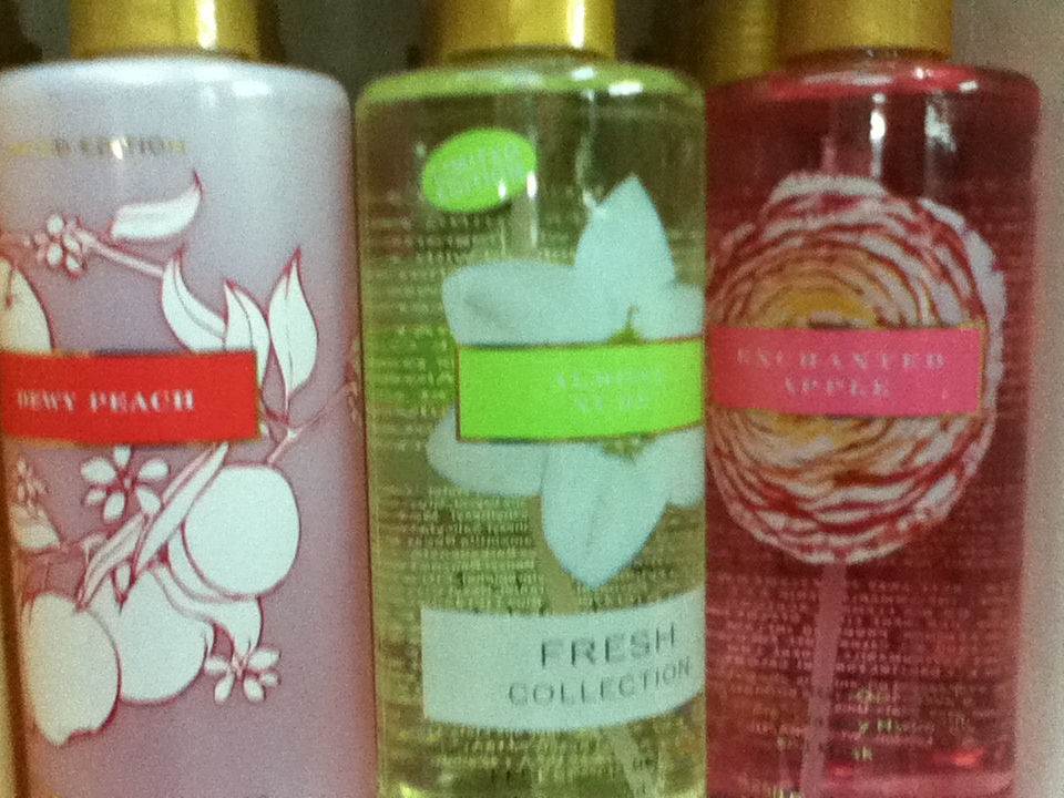 Victoria's Secret : Refreshing Body Mist (250ml) (90ml) | Brochure Co.