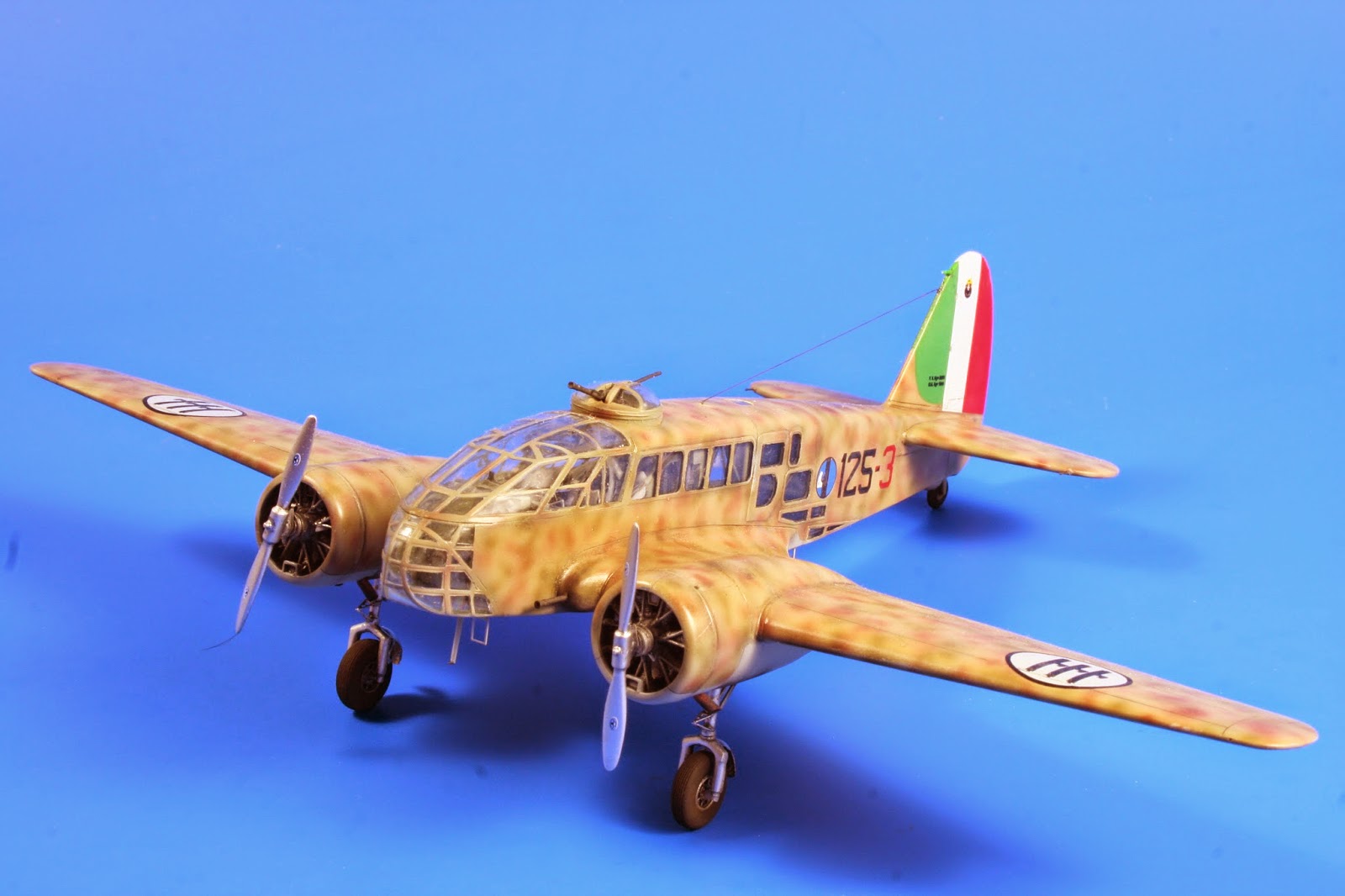 Caproni Ca.311 1/72 - hotový model