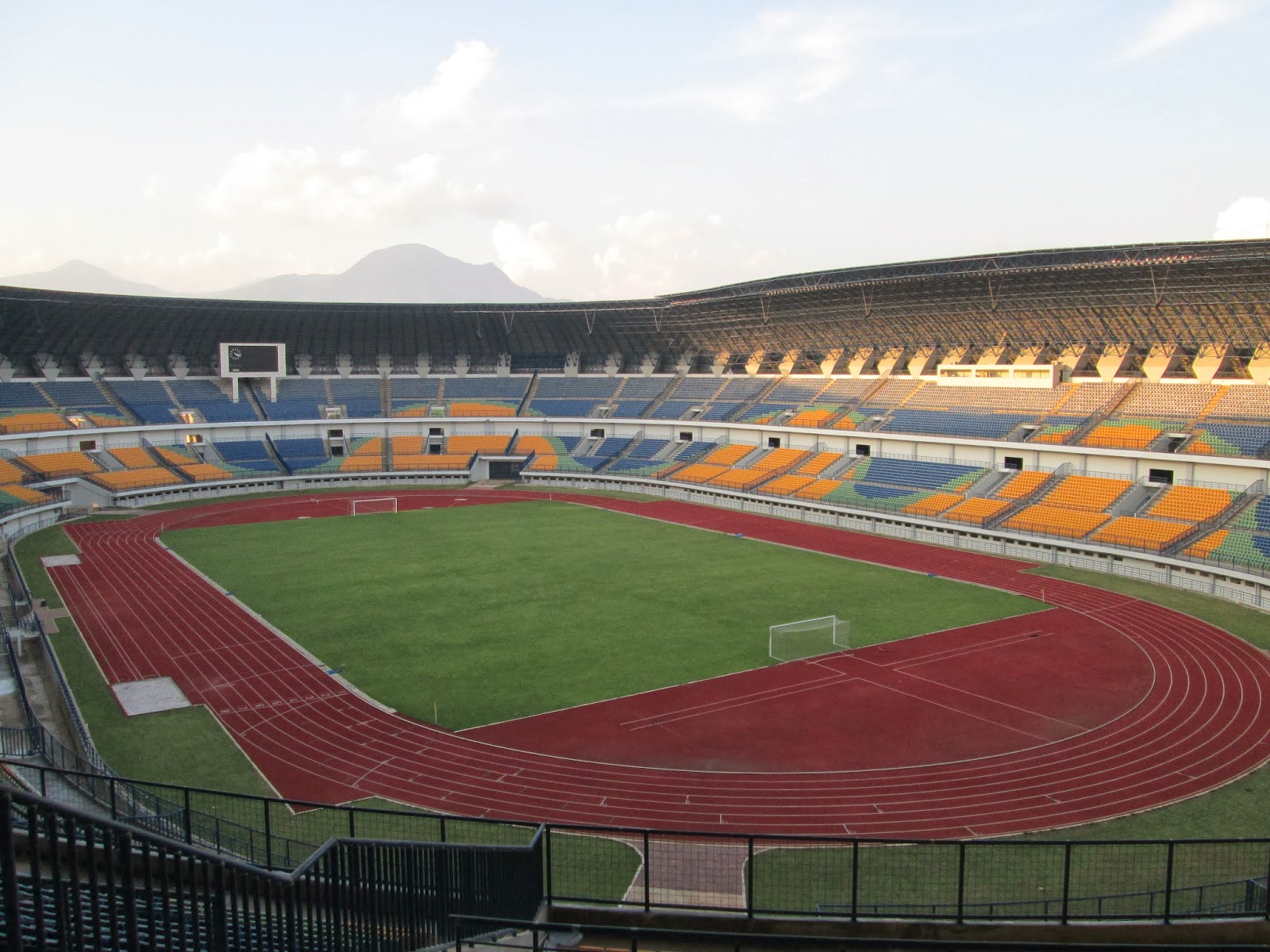 Hitam Di Atas Putih: Stadion GBLA (Stadion Baru Harapan Baru)