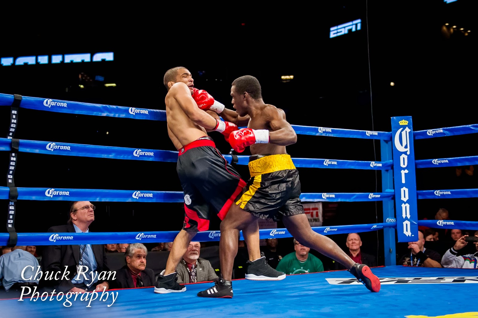 CIIcanoe...: ESPN Friday Night Fights at the Target Center ...