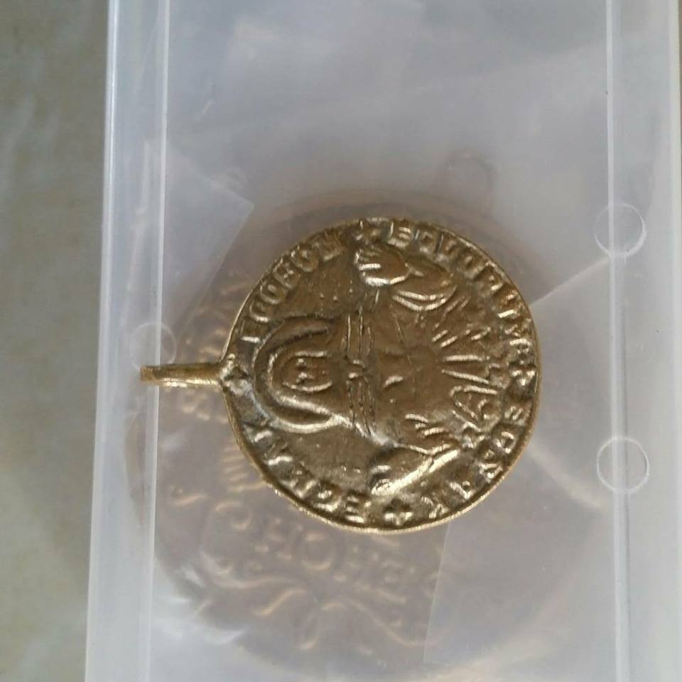 UNIVERSAL AMULETS : MAGICAL, MARVELOUS, AND MIRACULOUS MEDALLIONS