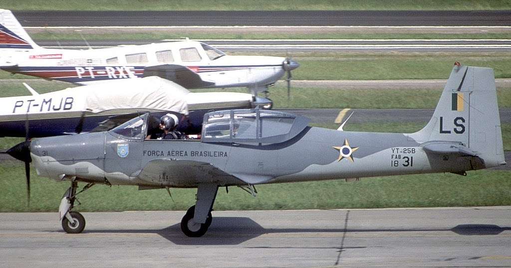 DESFILE HISTORICO DA FORÇA AÉREA BRASILEIRA (FAB): (FAB-1831) (EMB/NE ...