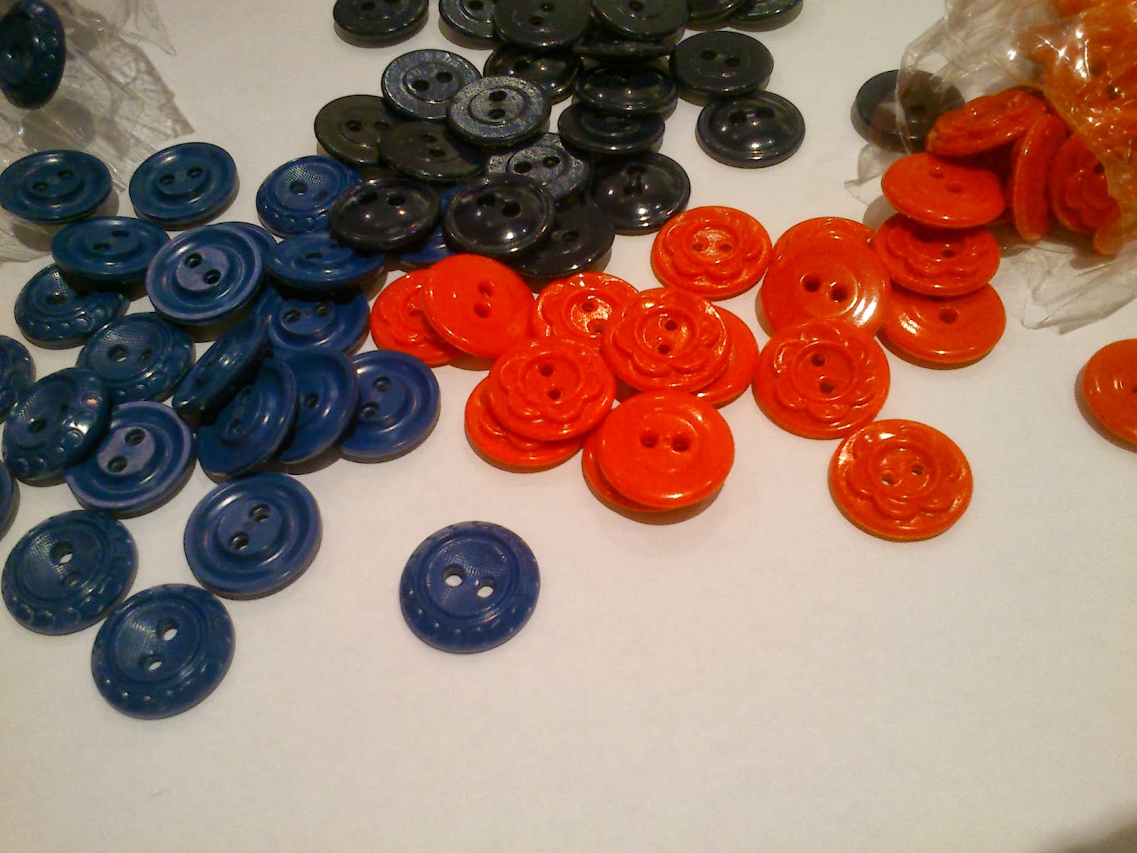 Cissi och Selma: Knäppa på knappar!