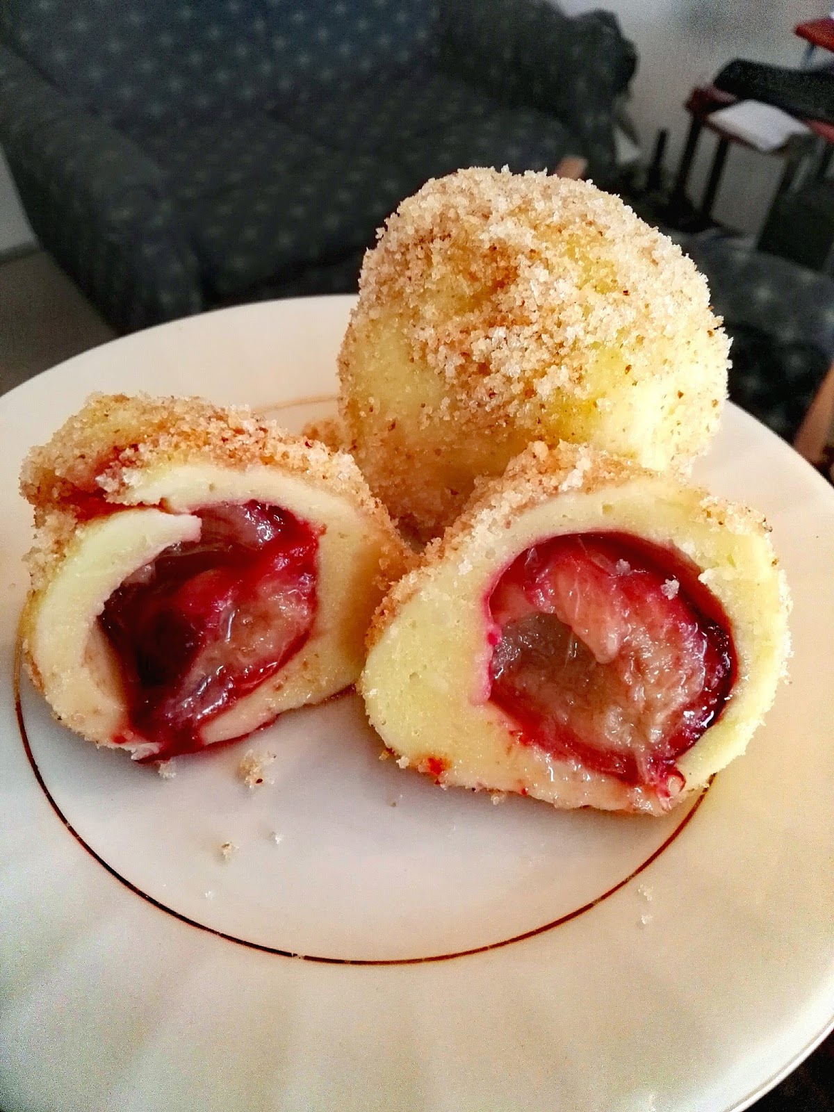 Moje slatko carstvo: Gomboce sa šljivama