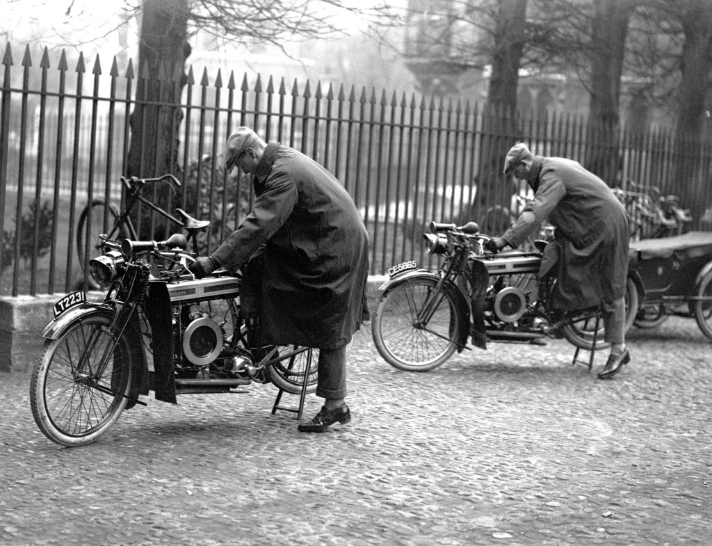 10 Interesting Vintage Photos of Motorcycles in the 1920s ~ Vintage ...