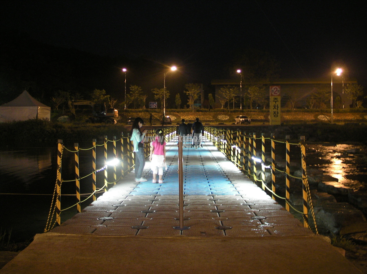 Welcome to NEXT FLOAT: [NEXT FLOAT] Floating Bridge in Korea