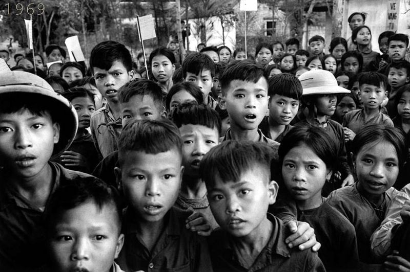 32 Black and White Photos That Document Everyday Life of North Vietnam ...
