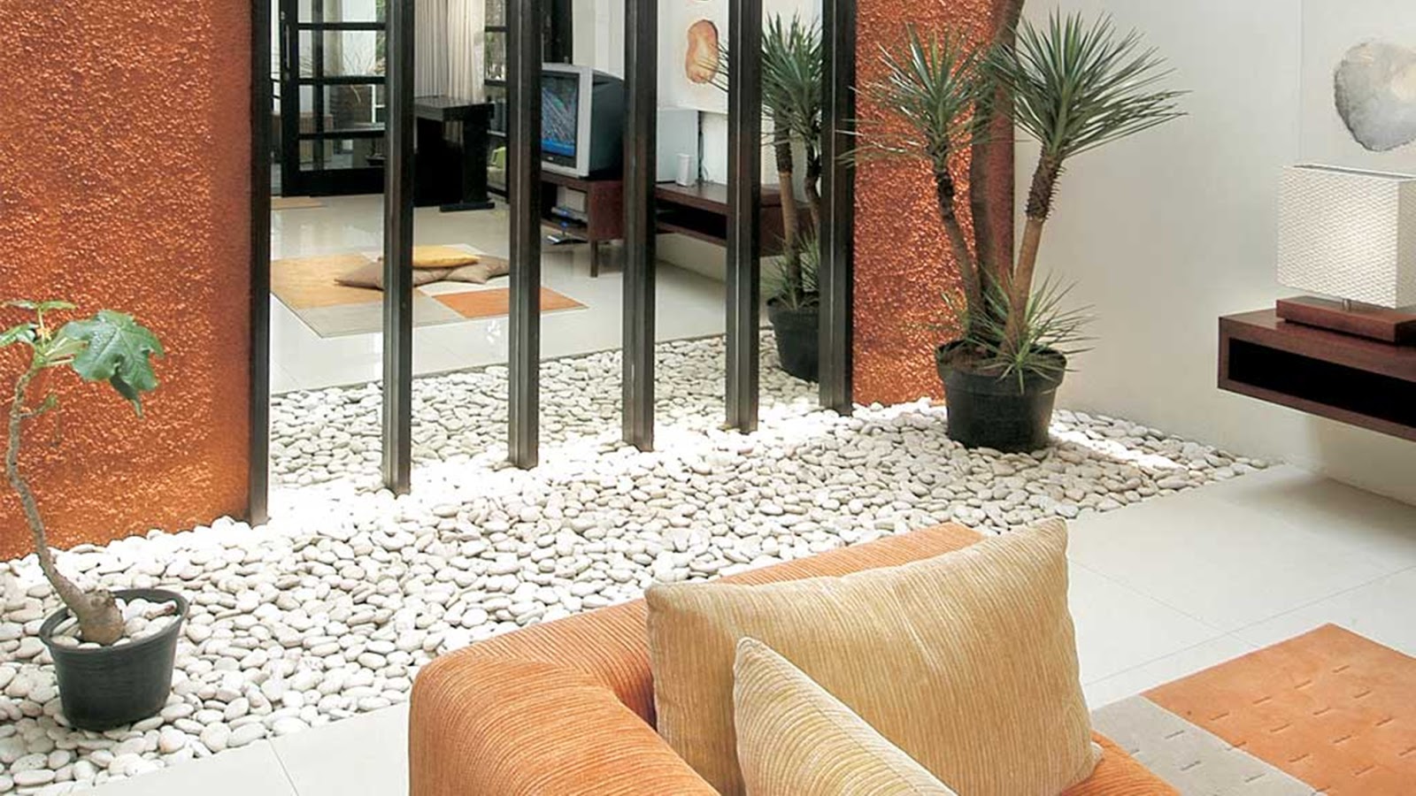 Courtyard decorating with stone landscape design