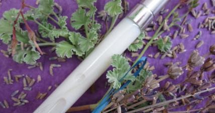 DIY | SPRAY RÉPULSIF ANTI-POUX NATUREL AUX HUILES ESSENTIELLES