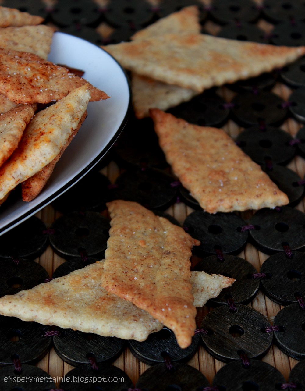 Przepis na krakersy serowe - domowe przekąski