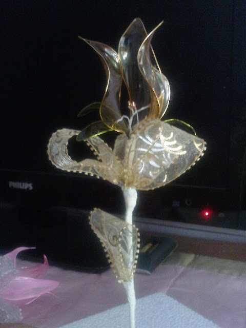 gubahan hantaran hati: contoh bunga pahar atau bunga telur dip.