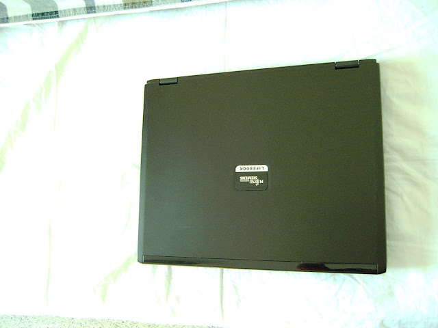 anti-widescreen: Business notebook Fujitsu Siemens Lifebook S7110