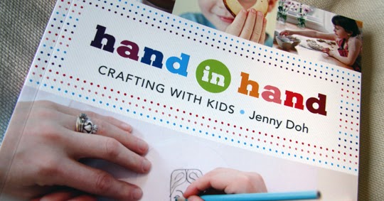 weelife: Give-Away: Hand In Hand, Crafting with Kids