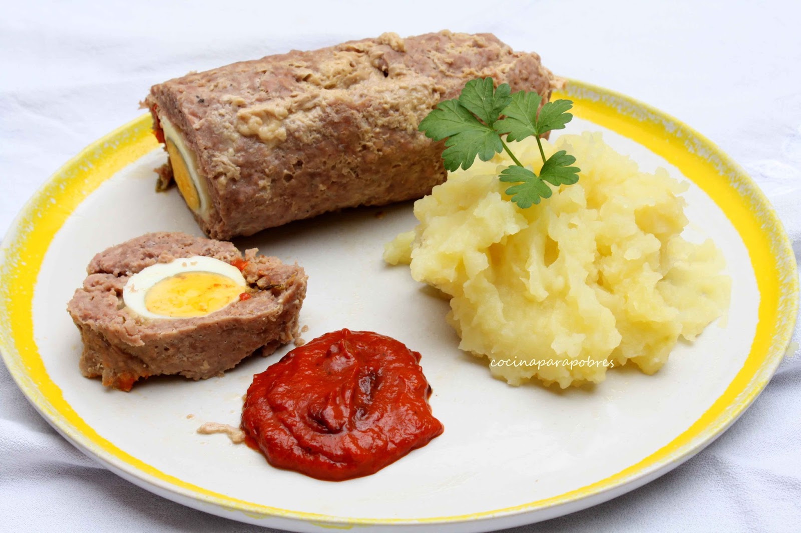 Arrollado de carne picada