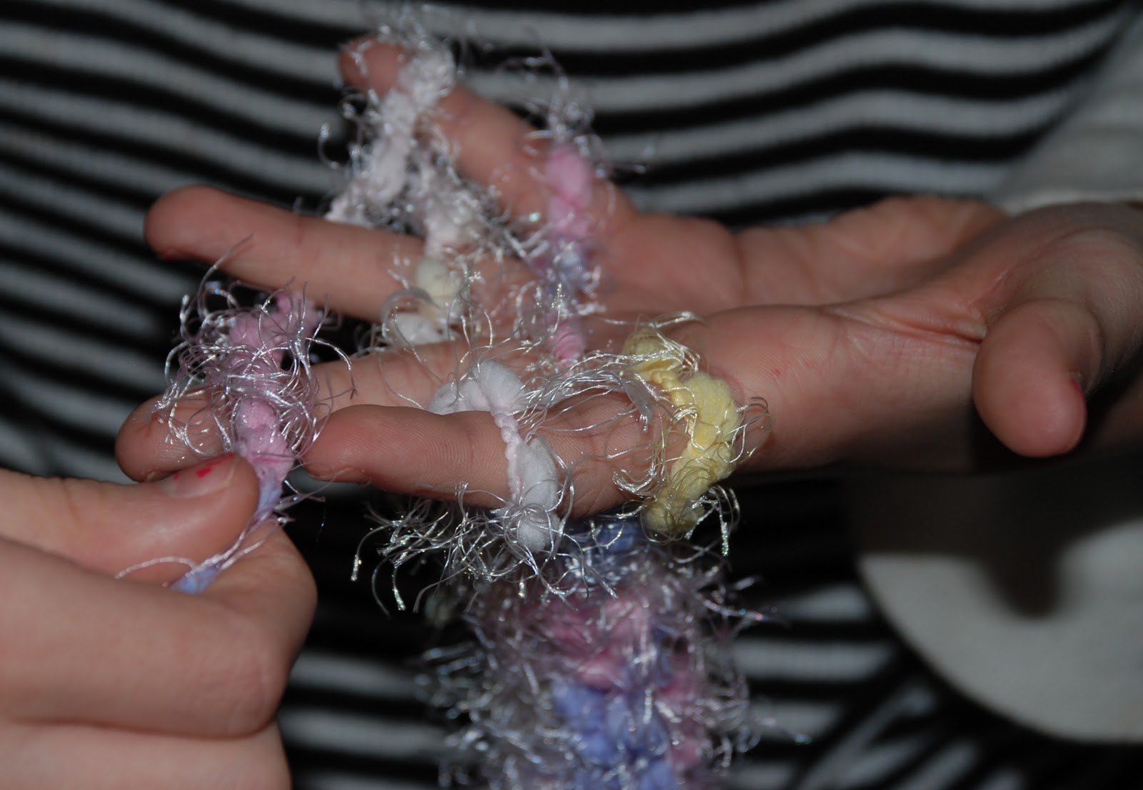 Two Pink Peas: Hallie's Handmade Finger Scarf.. Cute!!