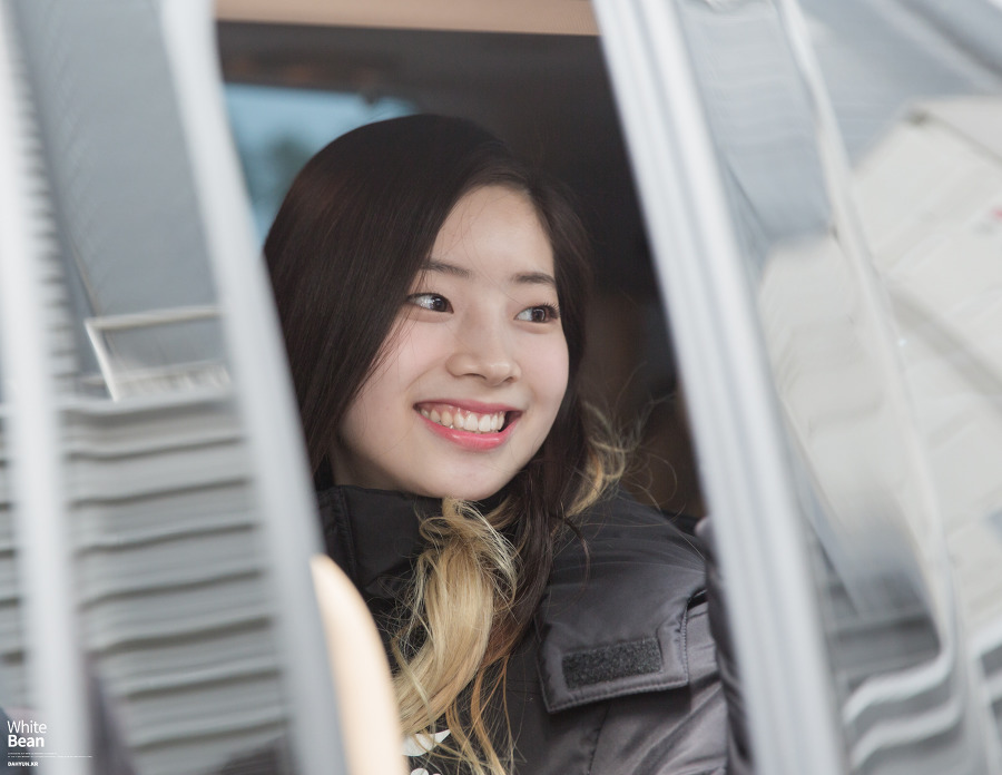 Joe's Twice Photo Blog: Momo, Dahyun, jeongyeon. weekly idol filming day