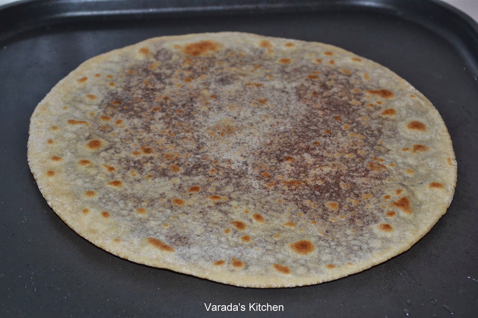 Varada's Kitchen and Garden: Lesu (Mandua Roti / Finger Millet roti)