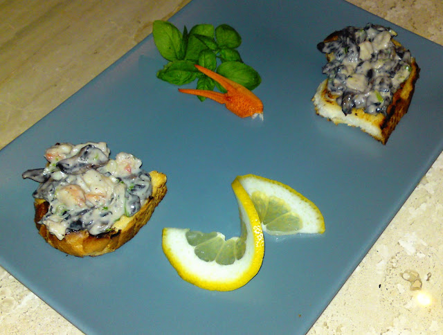 Aici, doar gustul conteaza.....: SALATA DE RACI (CU CIUPERCI)